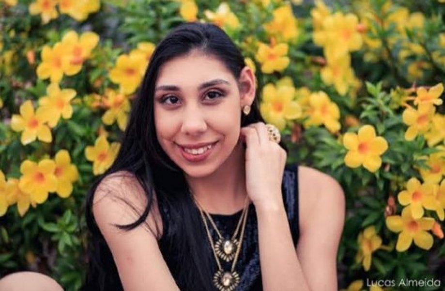 Conheça a Ana Victória, a primeira modelo com microcefalia do Brasil e ...